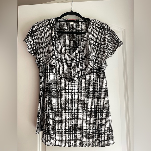 ANDREE BY UNIT | Tops | Euc Andree By Unit Black And White Flutter ...